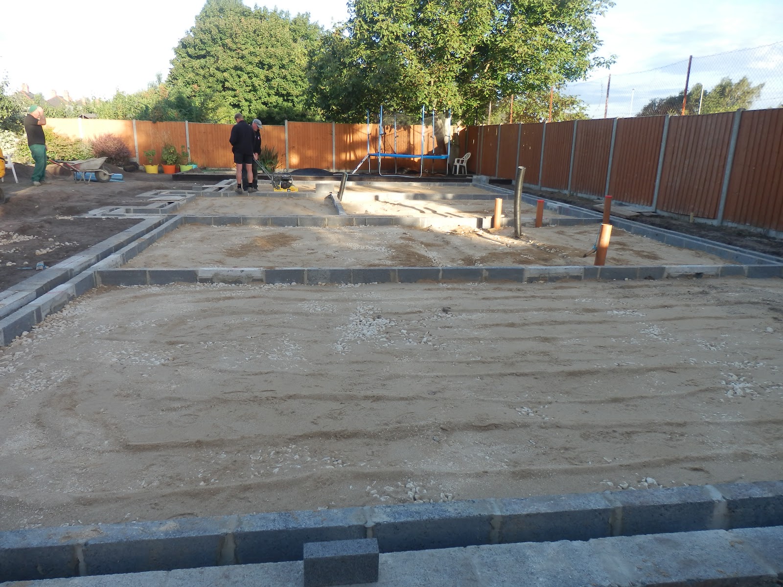 The Eco-Home My Dad Built: Stone hardcore compaction and another delivery