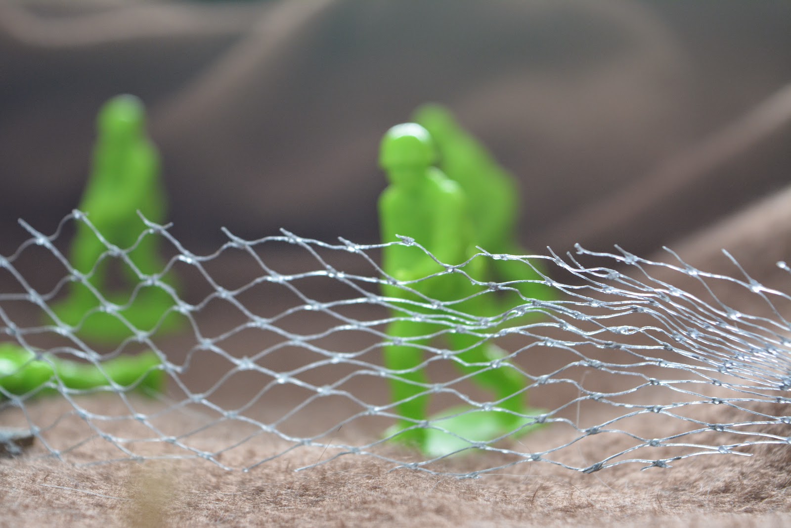 Petite Infanterie: How to make your own mini barbed wire