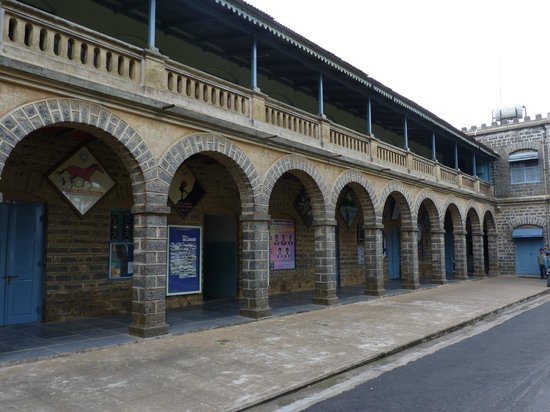 Tamilnadu Tourism: Monfort School, Yercaud