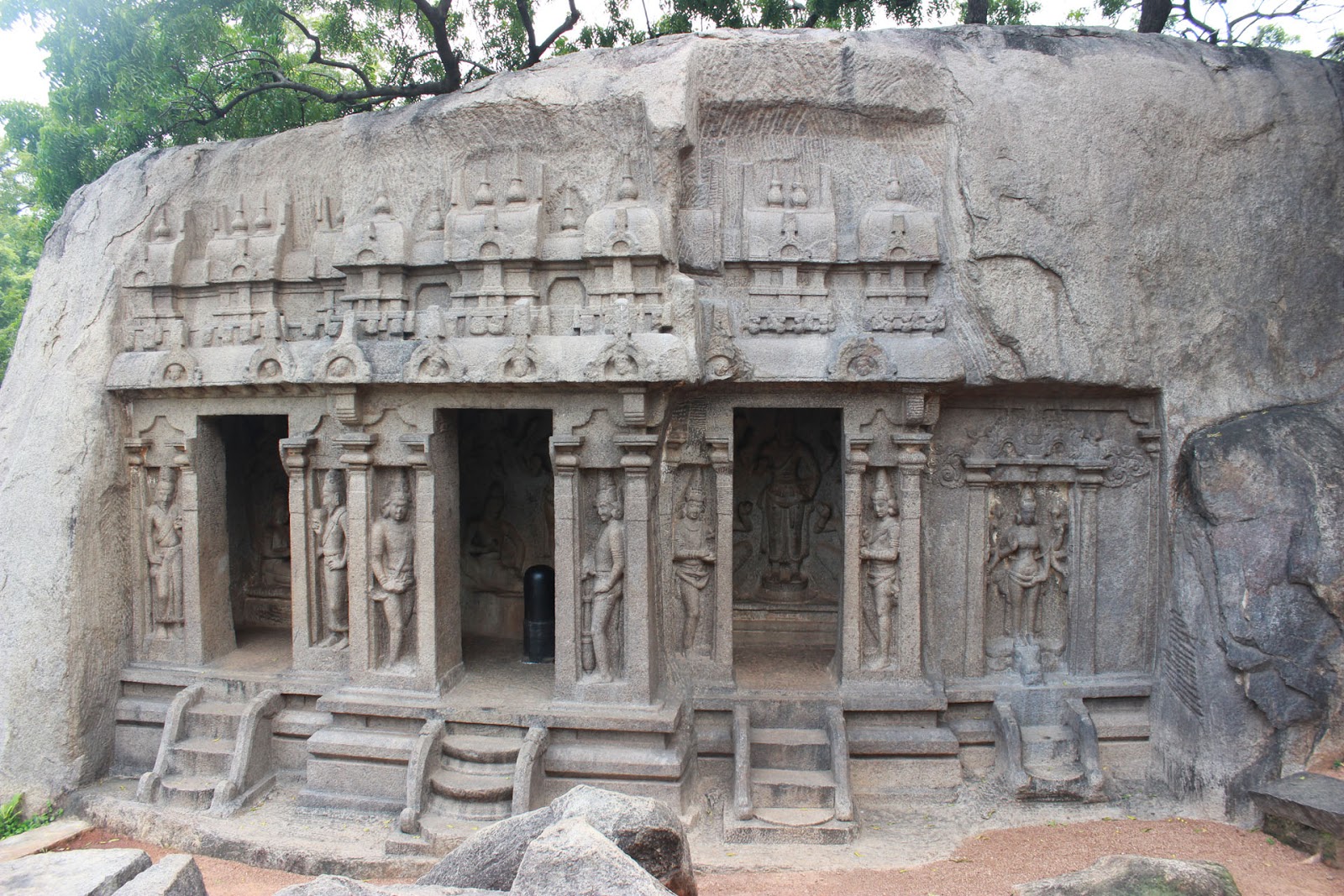 Tamilnadu Tourism: Mahishasuramardhini Cave Temple, Mamallapuram