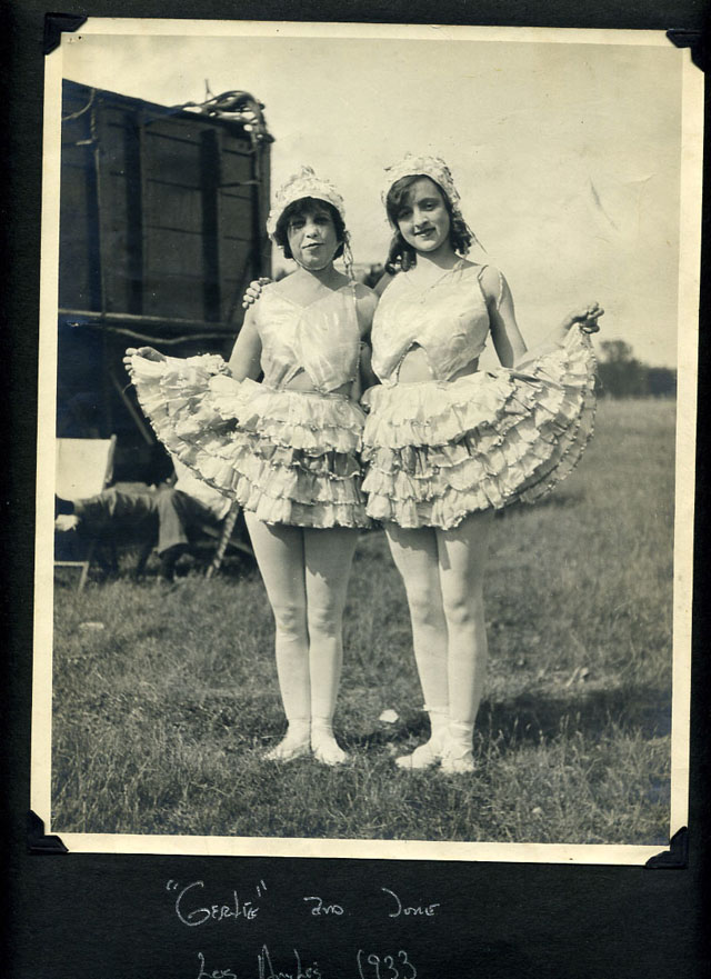 24 Cozy Snapshots of Circus Performers at the Backstage in the 1920s ...