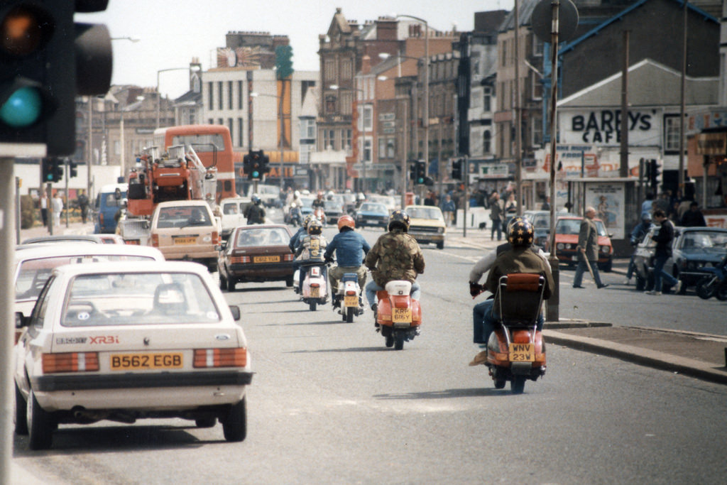 27 Fascinating Snapshots Capture Young Scooters on the Streets of ...