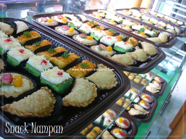 Mom's Uli Rumah Kue: SNACK NAMPAN