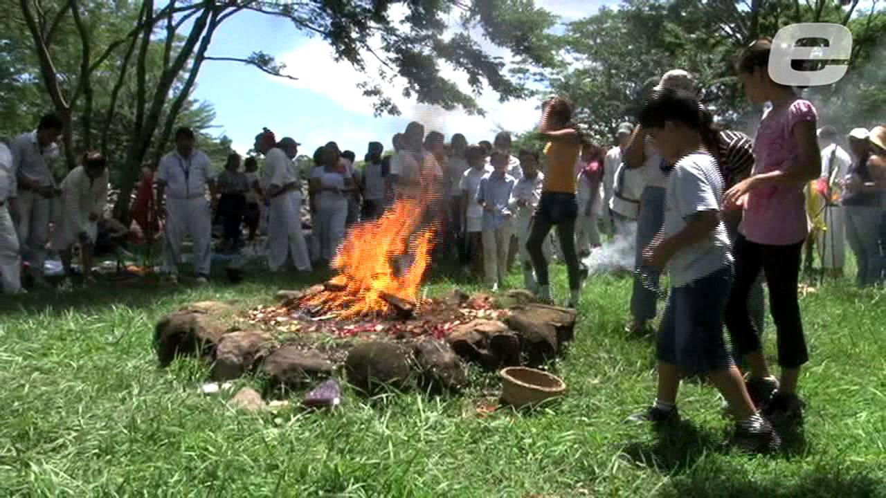 TRADICIONES Y COSTUMBRES DE LOS MAYAS