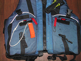 Kingfisher yaking: PFD Safety knife and Strobe light
