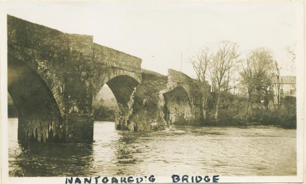 Carmarthenshire Bridges: Llandeilo-yr-yns Bridge crossing the river ...
