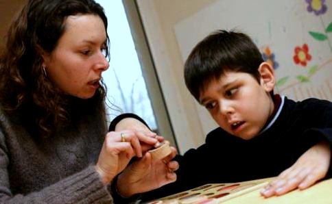 Kenali Ciri dan Gejala Anak Autis | Medkes