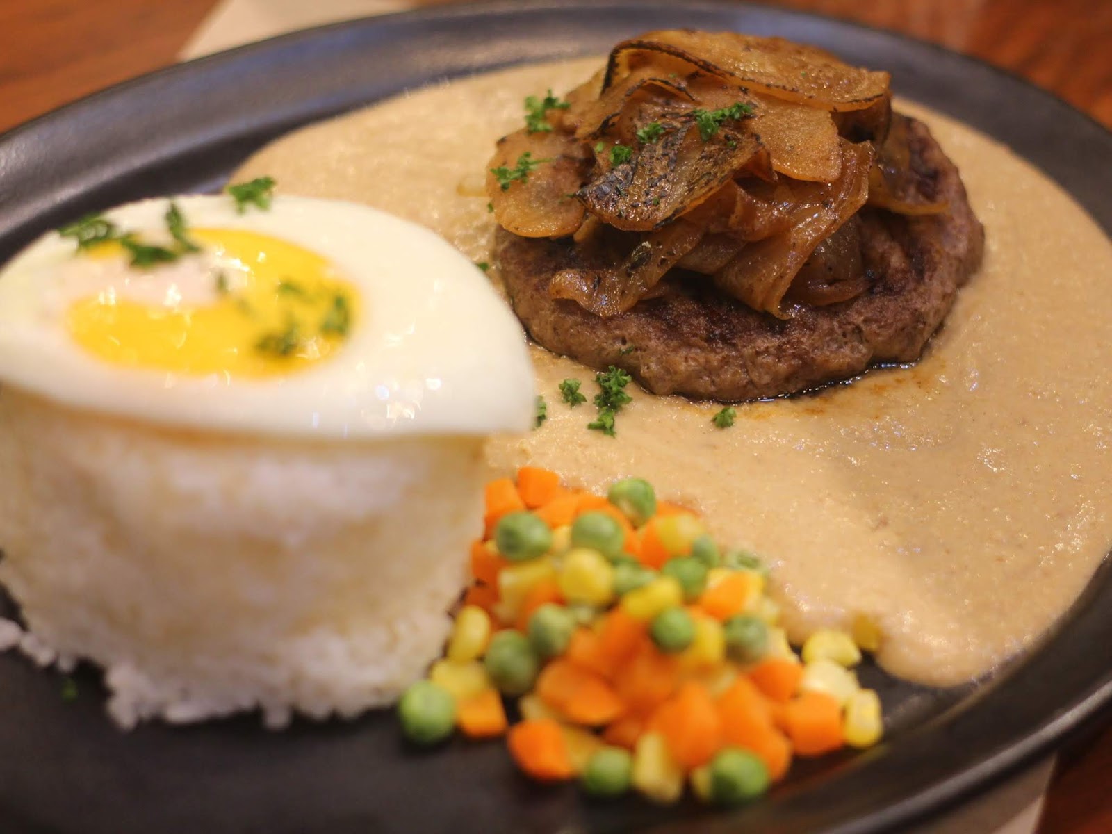 Eating Brunch for Dinner at Bluesmith Coffee & Kitchen - Gastronomida