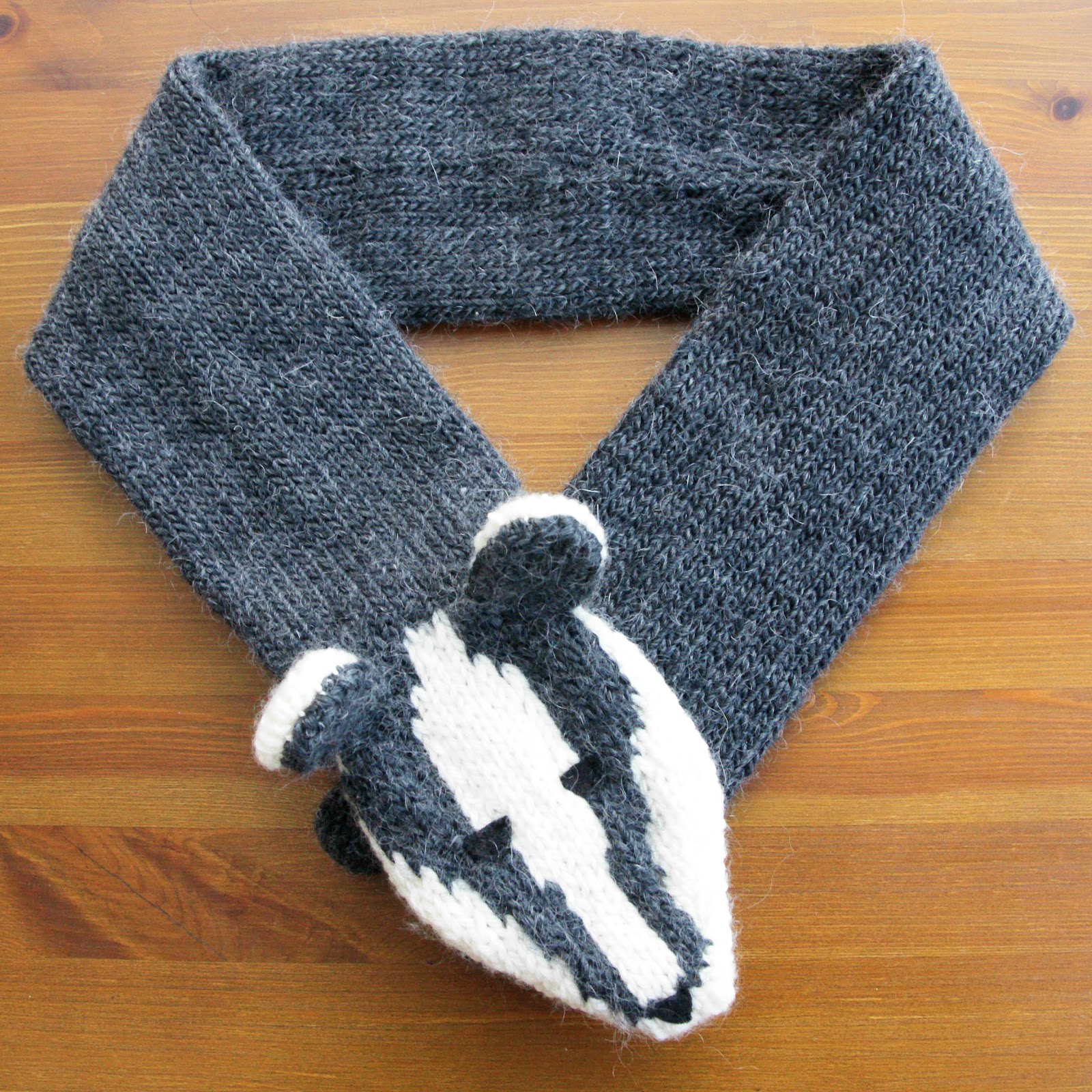 SINCERELY LOUISE: WHAT I'VE BEEN KNITTING: BADGER SCARF