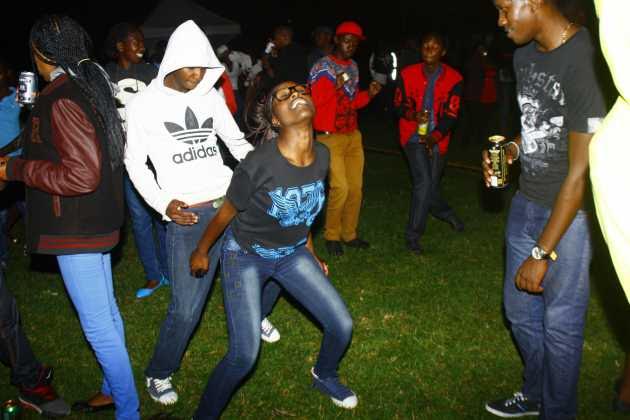 Welcome To Chitoo's Diary.: Check out the grinding in this party ...