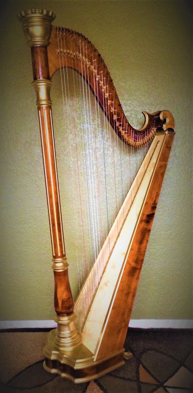 Center Stage Harps: The Grand Tiara Harp