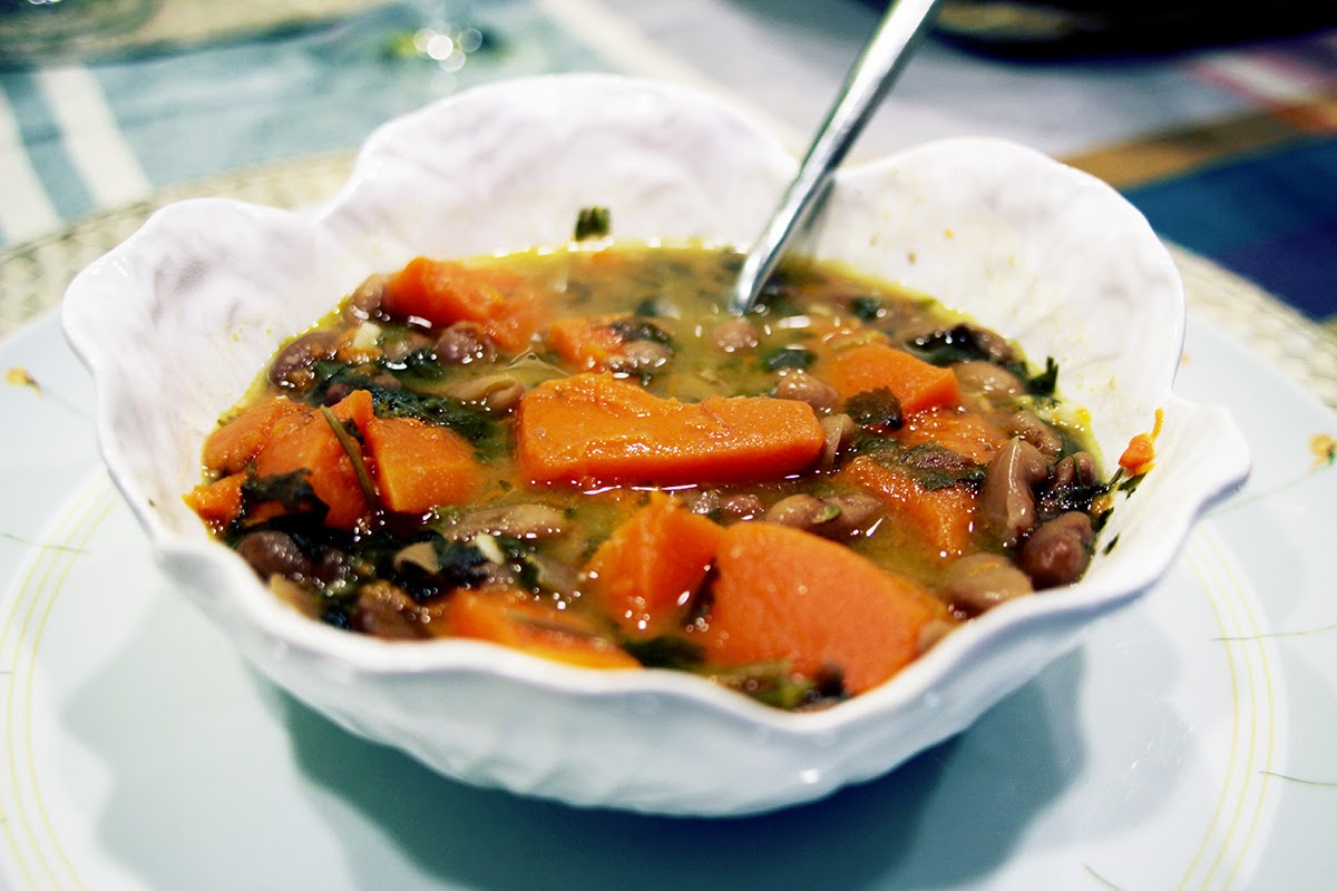 Sopa de feijão com mogango | Cozinha com tomates