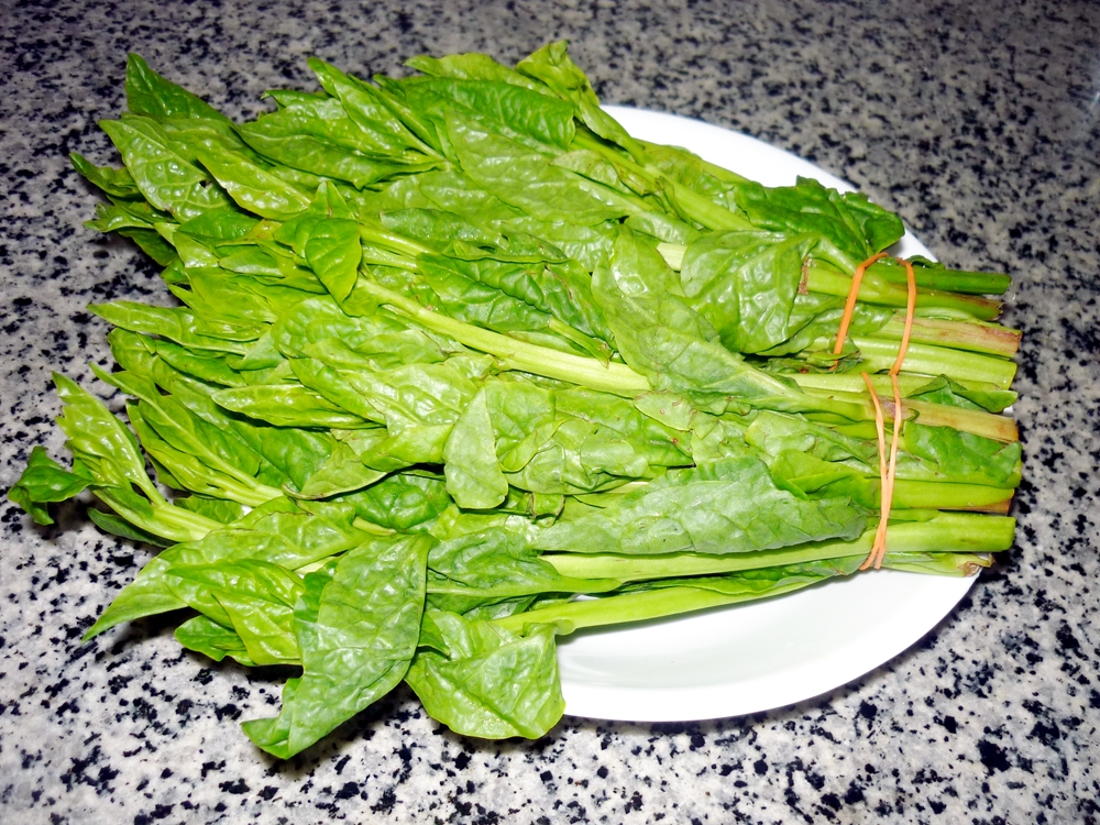 aunty celia's family meals: Stir fried emperor vegetable (王帝菜)