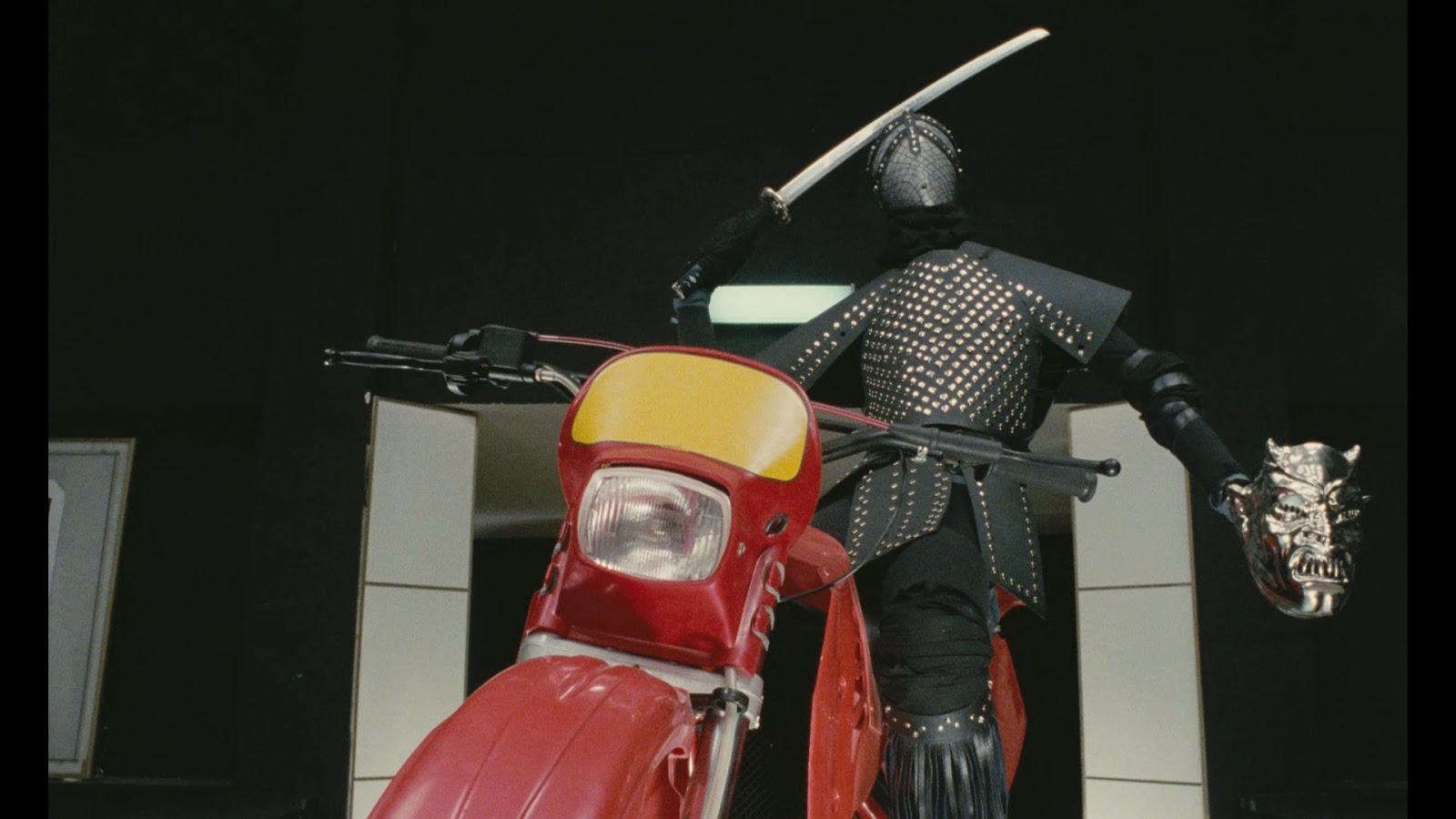 Pearce's Horror Movie Reviews: Demons (1985)