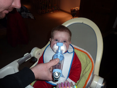 Adam et Charles: Charles test son babyhaler