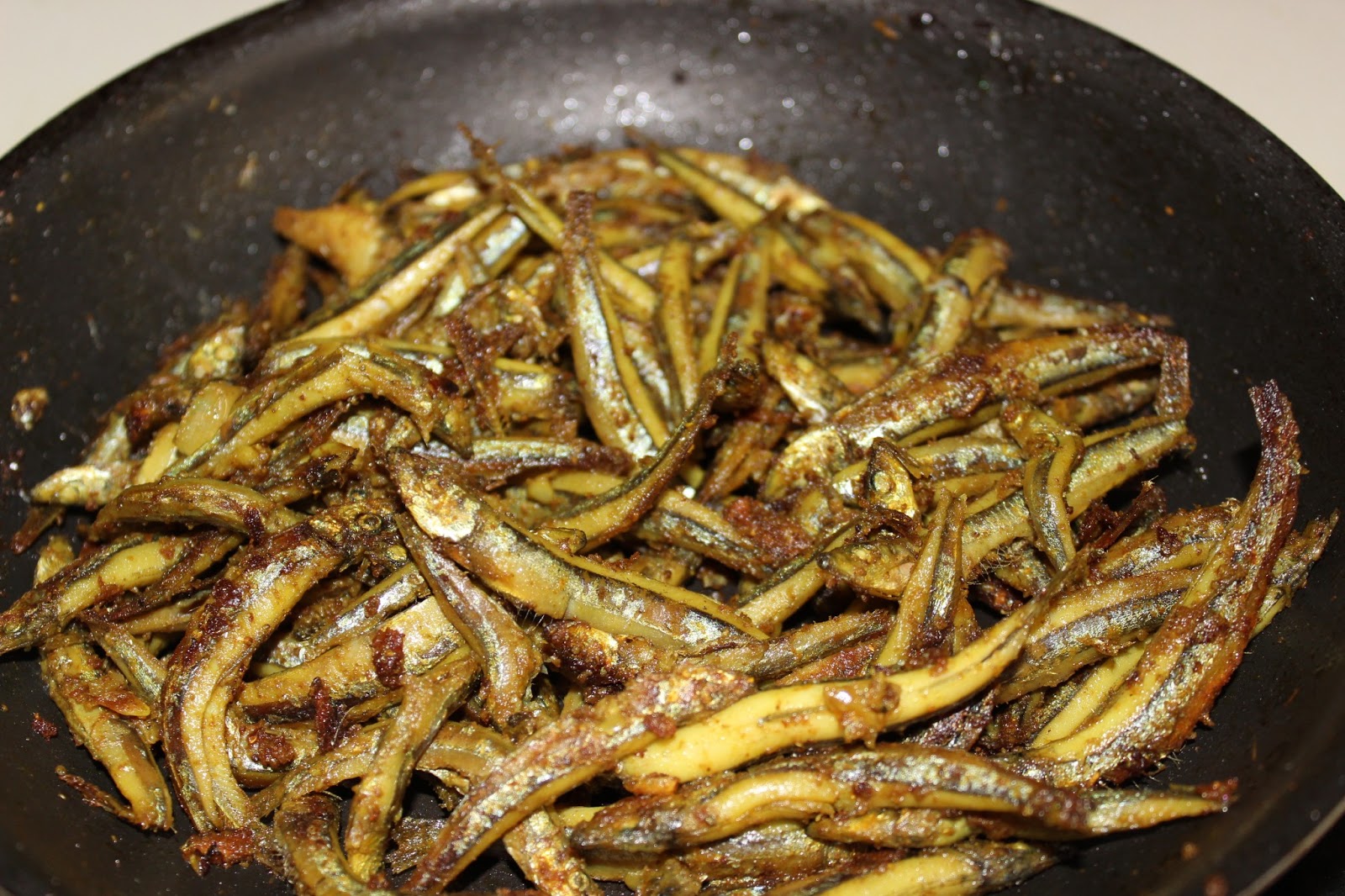 Authentic Curry: Chota Macha Bhaja (Fried fish)