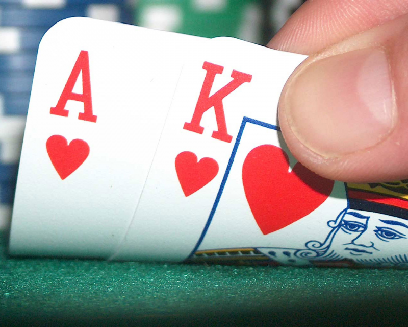 POKER BOLIVIA: COMO JUGAR A-K EN LAS DIFERENTES ETAPAS DE LOS TORNEOS