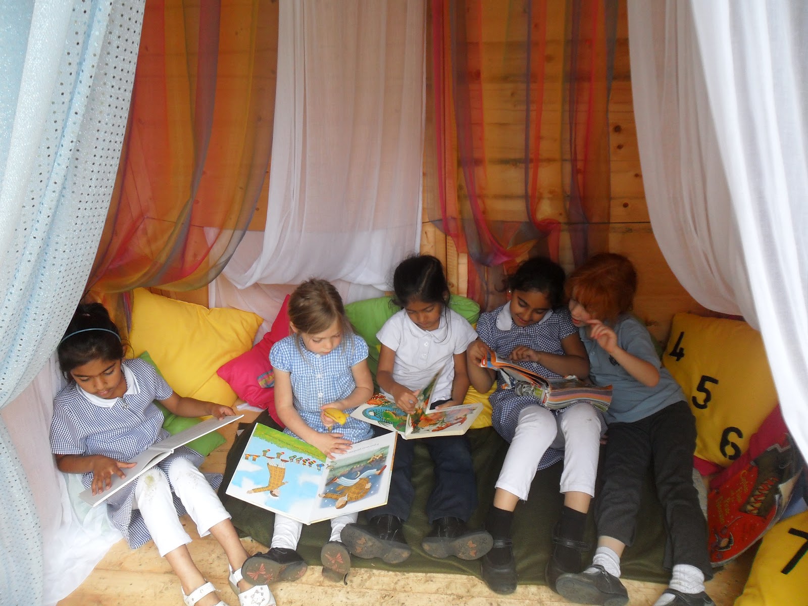 Begbrook Primary School Year 1: Our new outdoor reading summer house!