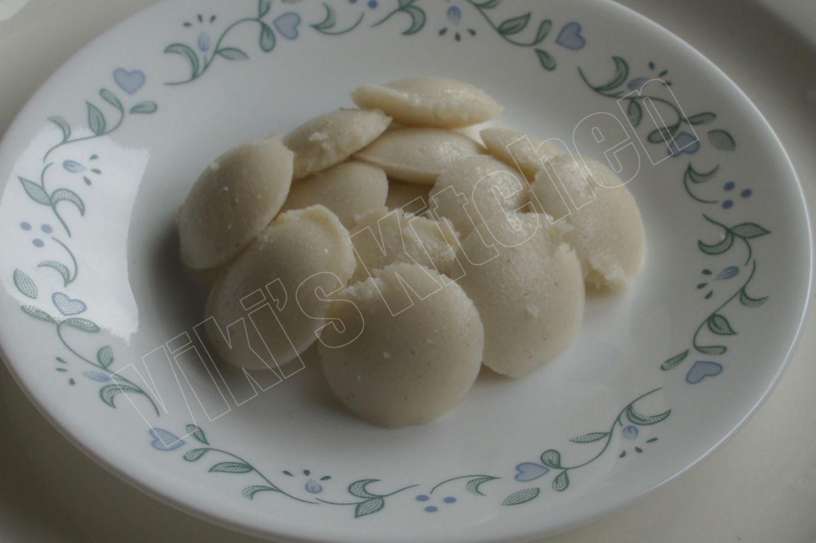 Viki 's Kitchen: Sambar mini idly