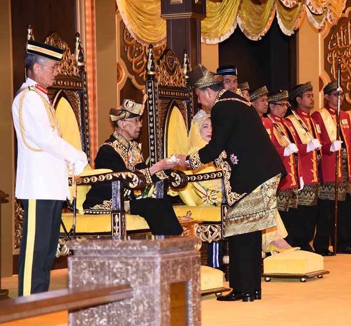 WARISAN RAJA & PERMAISURI MELAYU: Istiadat Pemasyhuran Perlantikan Raja ...