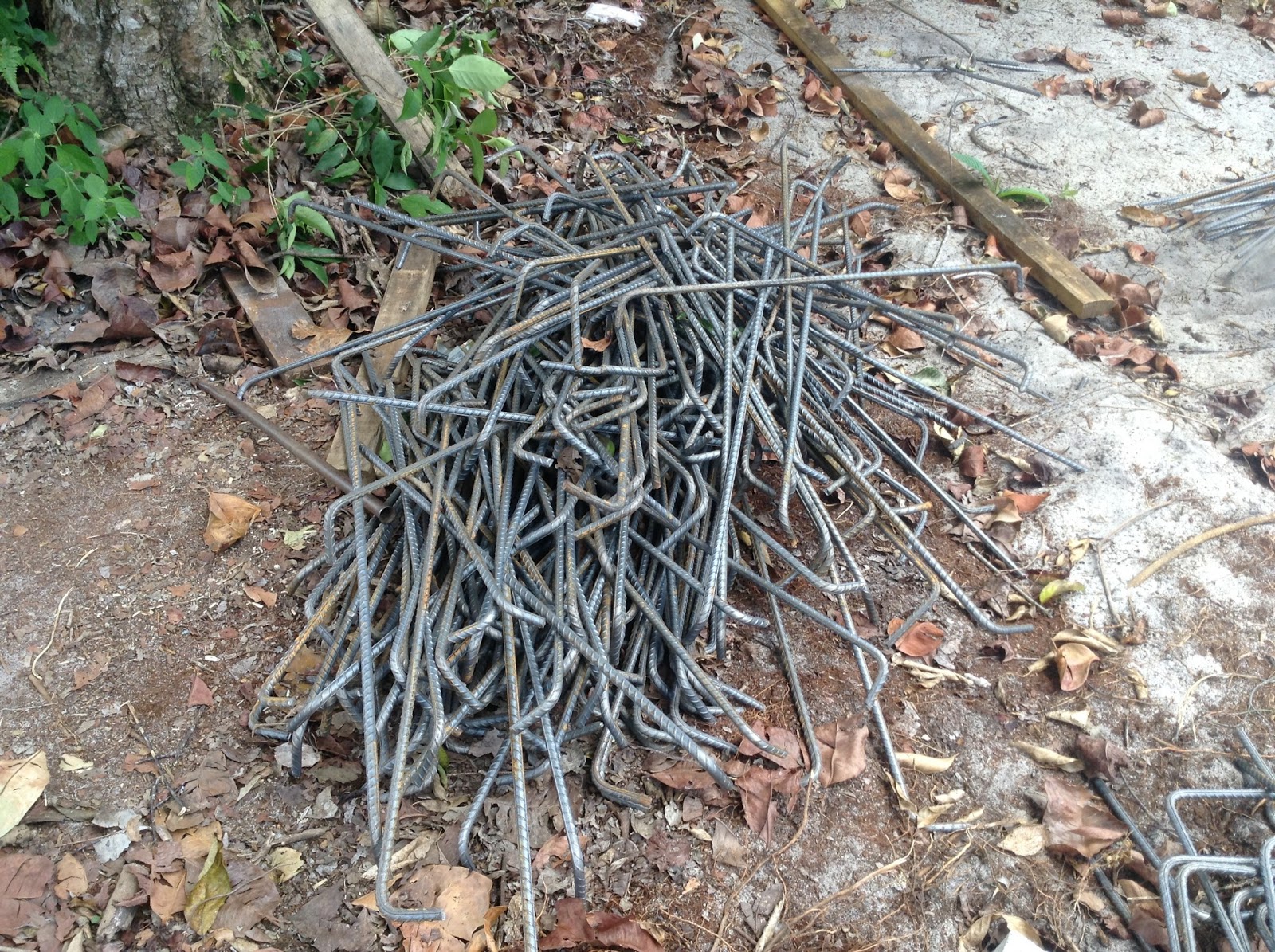 Kerja Memotong, Membengkok dan Mengikat Besi ~ Membina Rumah Impian