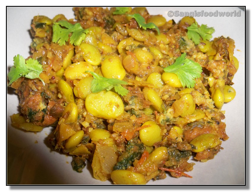 Sangi's Food World: Lima Beans and Spinach Pakoda Curry