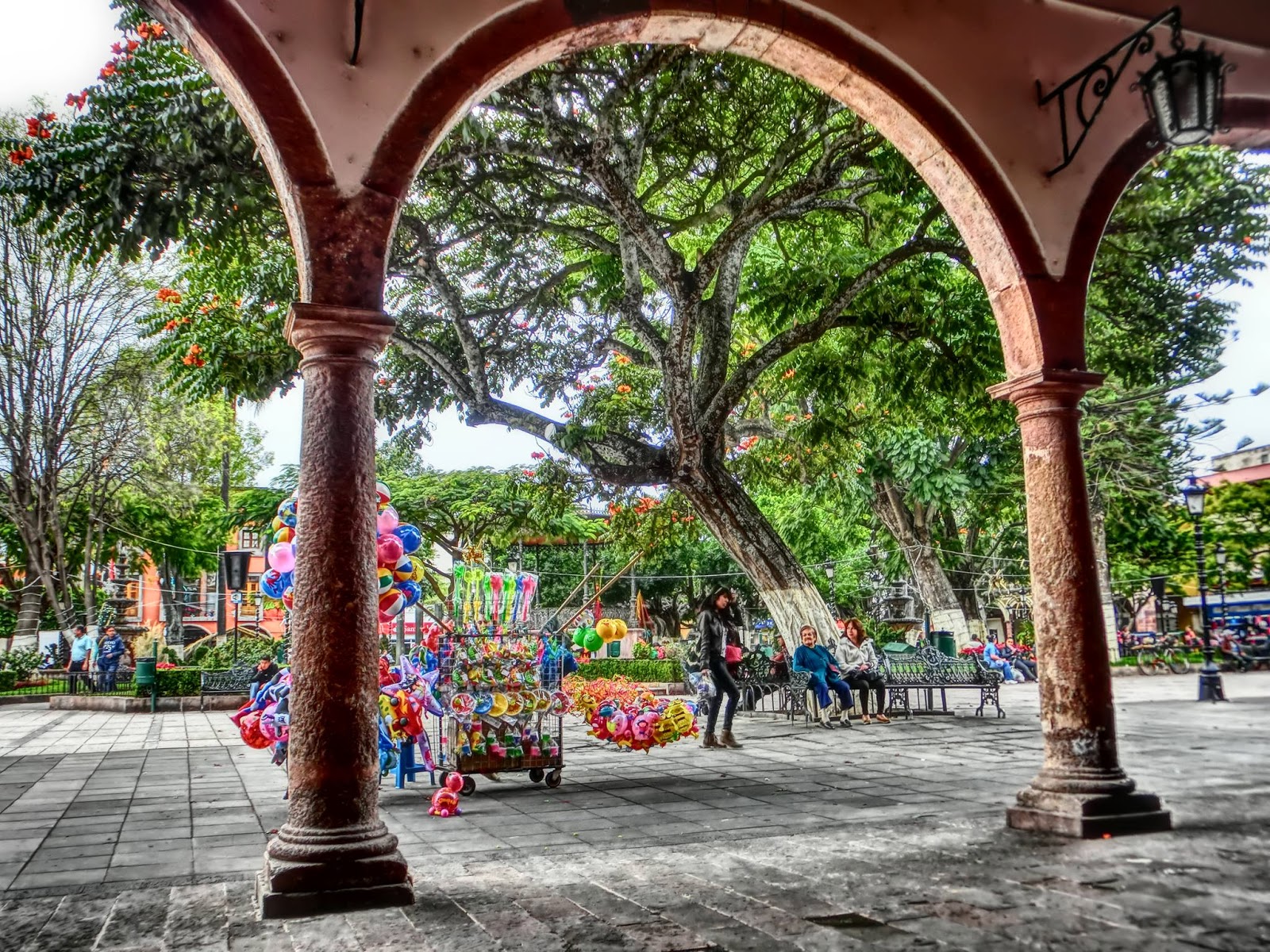 Jaime Ramos Méndez: Plaza de Armas de Zamora en Michoacán desde el ...