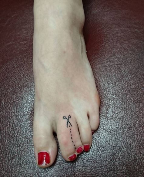 50 Cute Toe Tattoos Ideas for Men and Women (2018) | TattoosBoyGirl