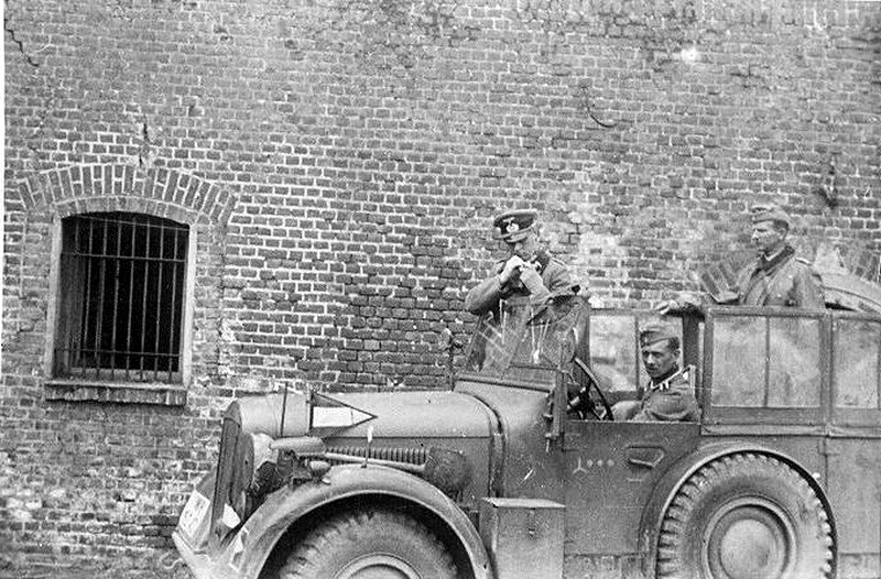 NAZI JERMAN: Foto Erwin Rommel Sebagai Komandan 7. Panzer-Division