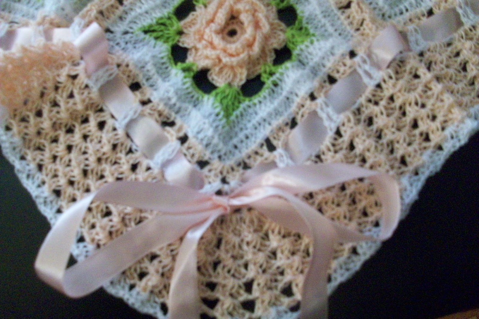 Sandra Roque Artesanatos: Manta squares rosas Sandra Roque Artesanatos: Manta squares rosas