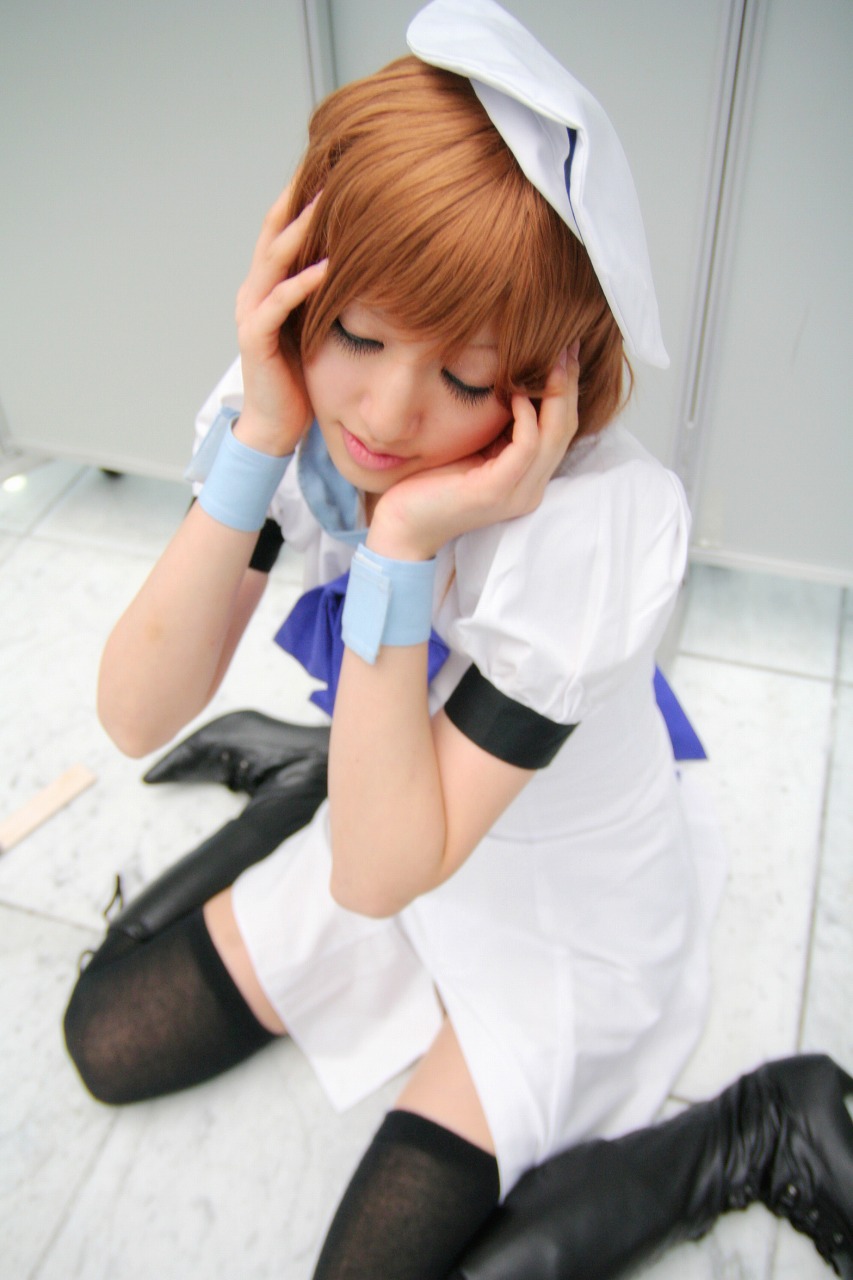 W-Sitting: The Comfortable Sit: W-Sitting Cosplayers