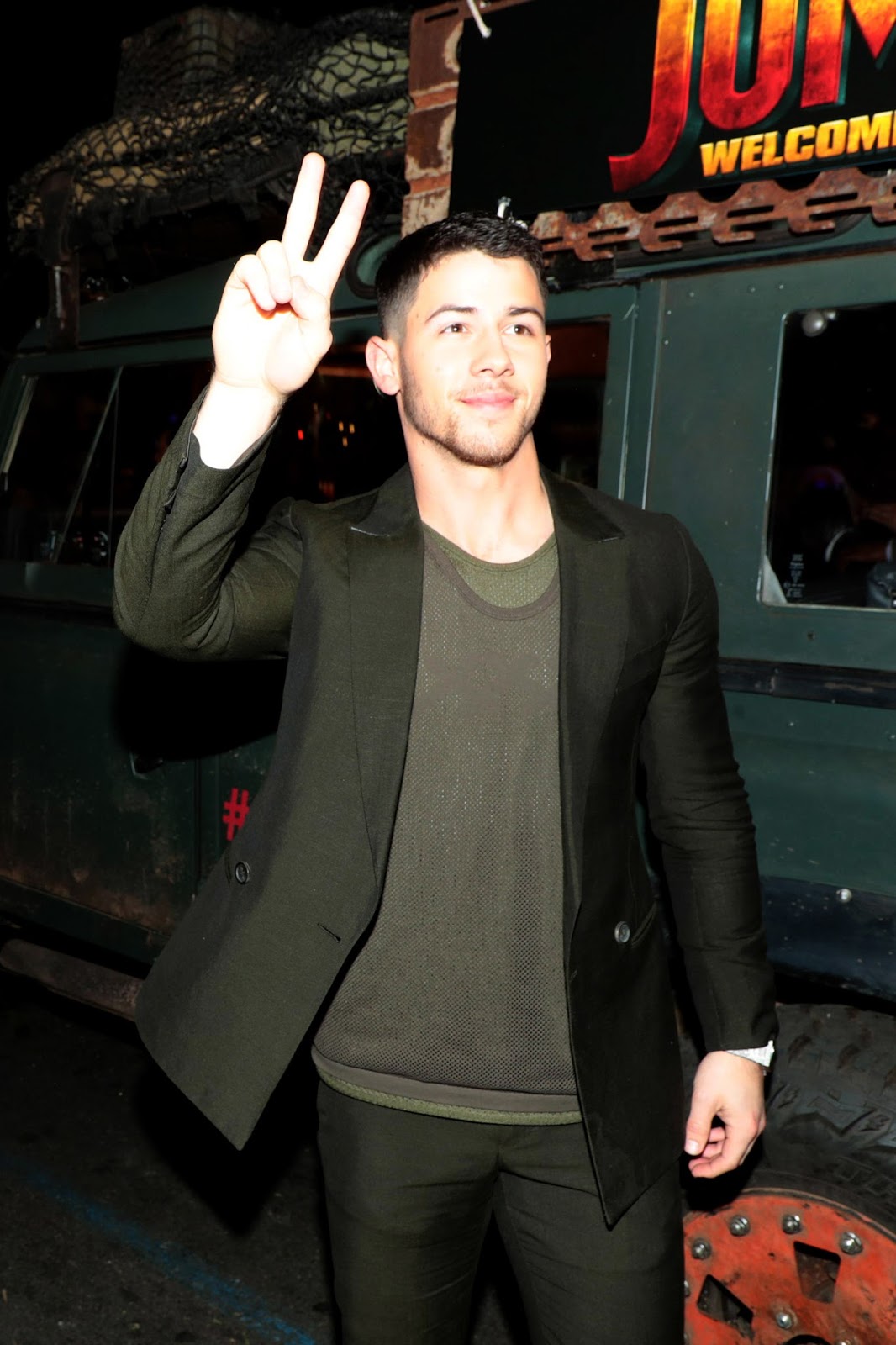 Télécharger [78+] Chris Ramsay Finger Tattoos