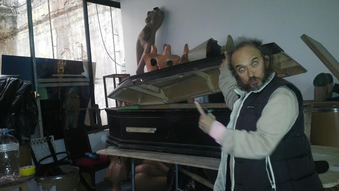 César Badillo sabe 'Cómo regresa el humo al tabaco' | La Pluma & La Herida