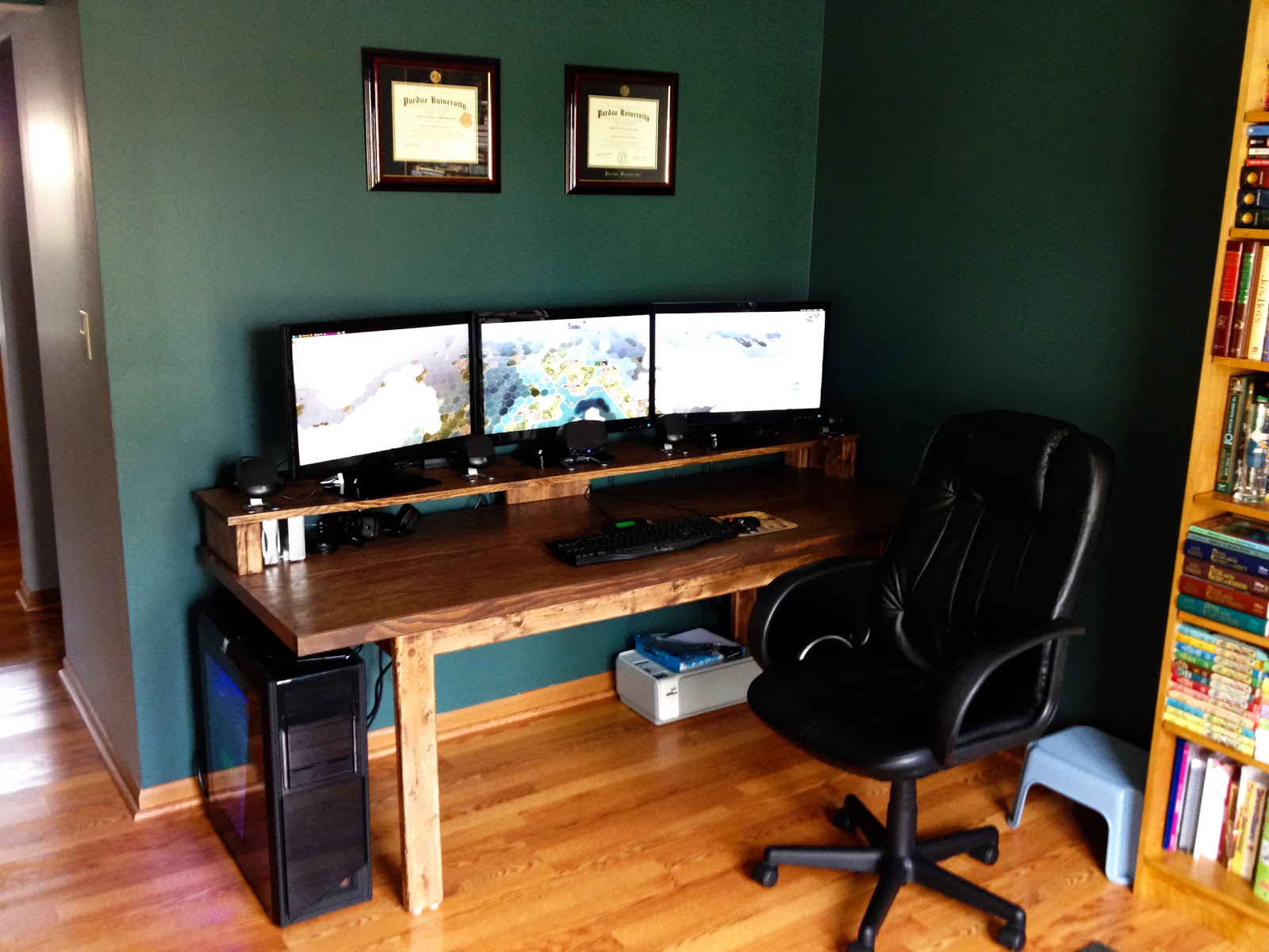 That Means Comfort: Mega Desk