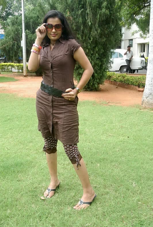 Finding Best Quality Products Roopa Laur Indian Beautiful Actress And Model