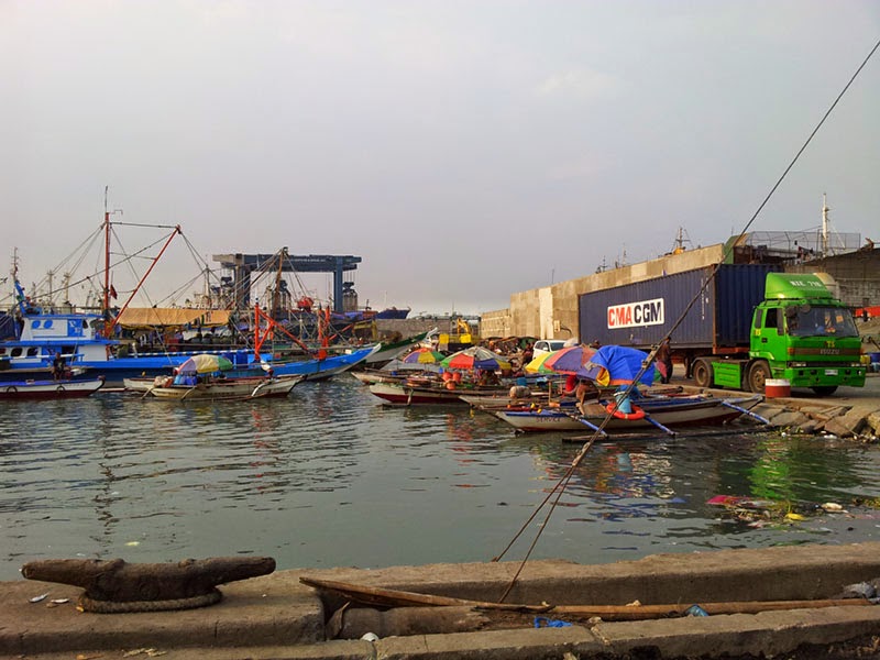 A Walk with Man: SketchWalk at Navotas Fish Port