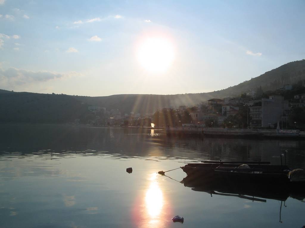 ΝΕΑ ΚΑΙ ΠΑΡΑΣΚΗΝΙΑ ΤΗΣ ΑΜΦΙΛΟΧΙΑΣ