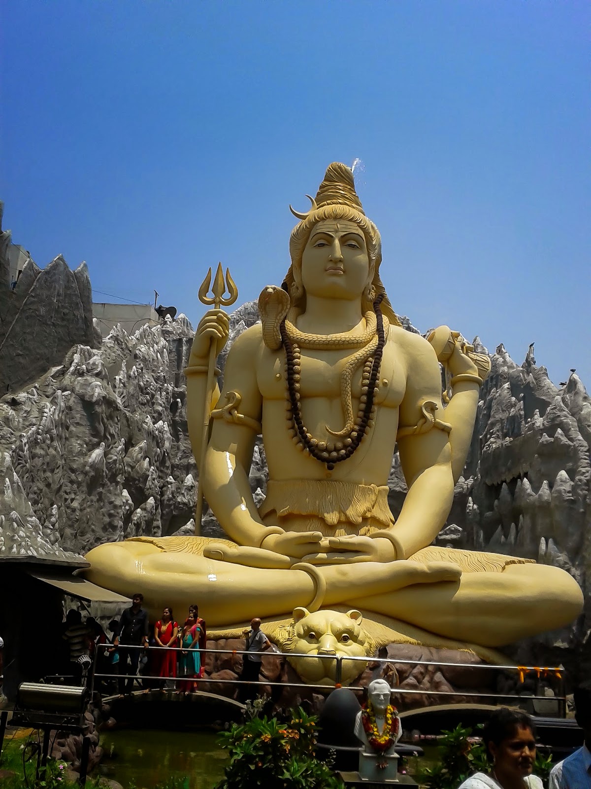 Visiting places: Shiv Temple (kempfort bangalore)