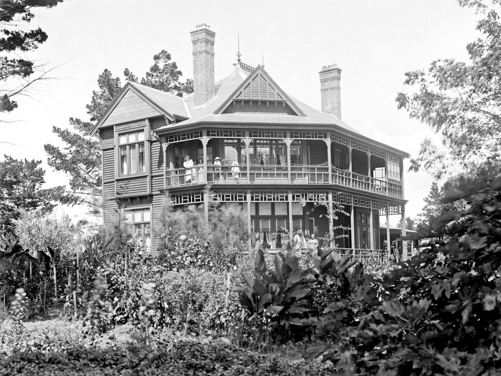 History in Photos: Daniel Manders Beere