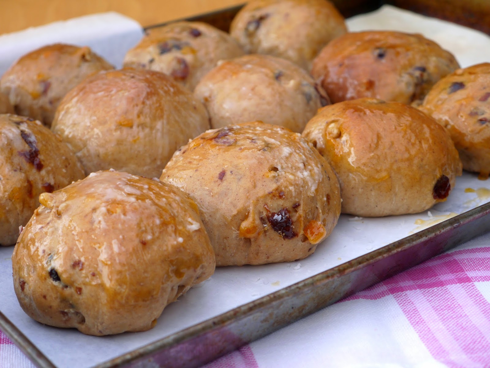 This Muslim Girl Bakes: Spiced Fruit Buns.