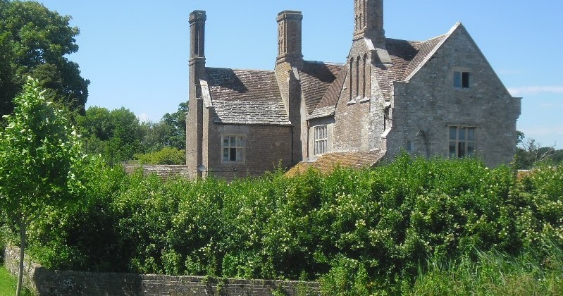 Pat Papertown 2: Thomas Hardy's Wessex: Woolbridge Farm/Manor House