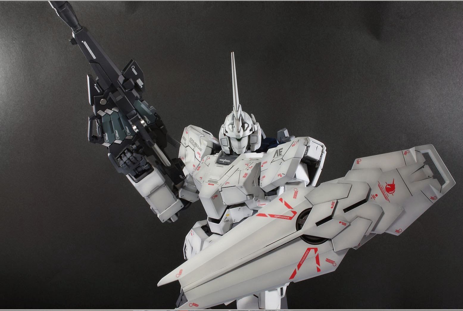 Custom Build: PG 1/60 Full Armor Unicorn Gundam "Sparkle Psycho Frame"