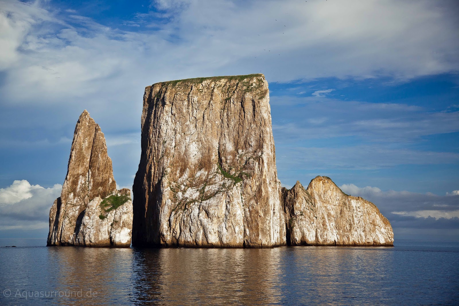 Kicker Rock Near San Cristobal Island, Galapagos Islands - Galápagos ...
