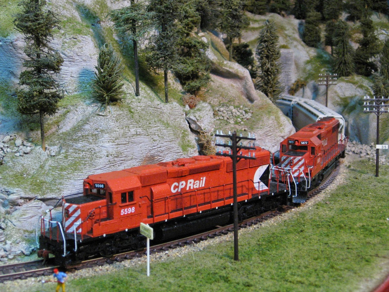 CP Rail Manitoba & Minnesota Subdivision: Death and the Model ...