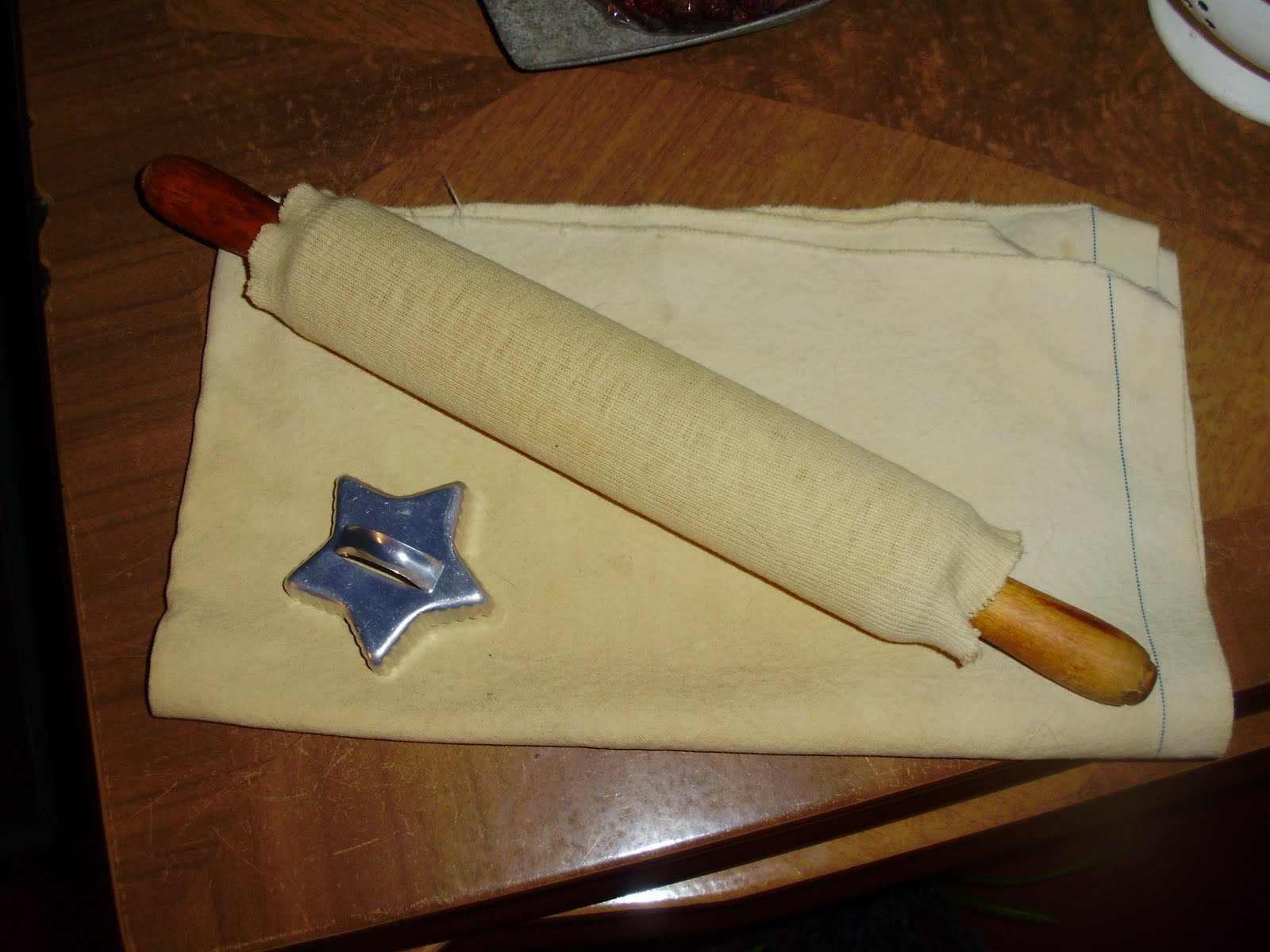 Log Cabin Antiques & Gifts: Pastry cloth and cloth covered rolling pin