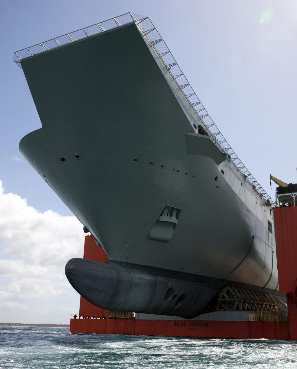 El MV Blue Marlin culmina con éxito el traslado del LHD Camberra hasta ...