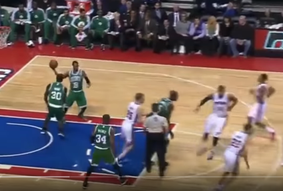 Cara Melakukan Teknik Passing "Baseball Pass" Dalam Permainan Bola ...