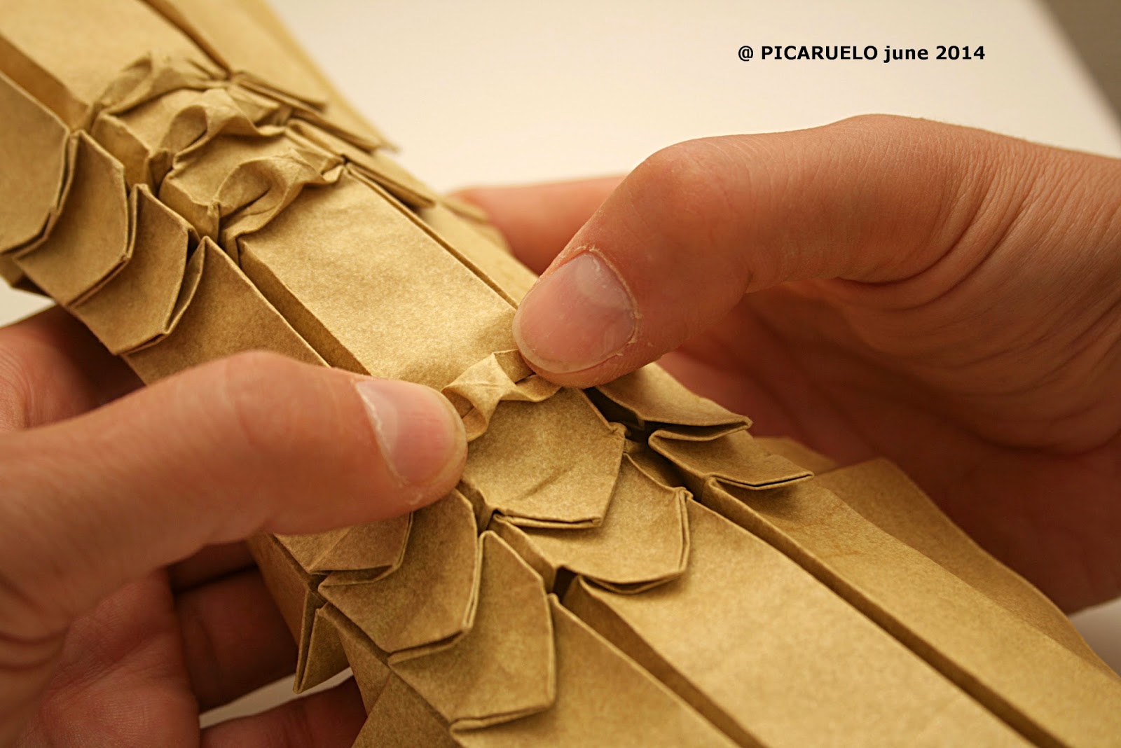 Picaruelo's origami: THE SAXOPHONE