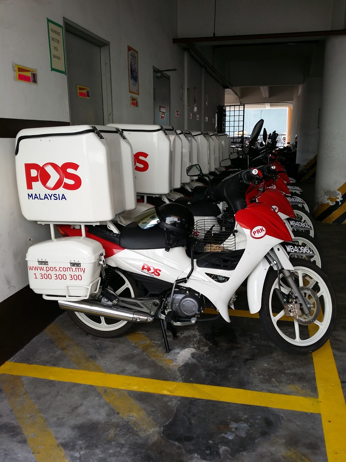 MALAYSIA - KKKHOR : MALAYSIA POST OFFICE VEHICLE - POSTMAN MOTORCYCLE
