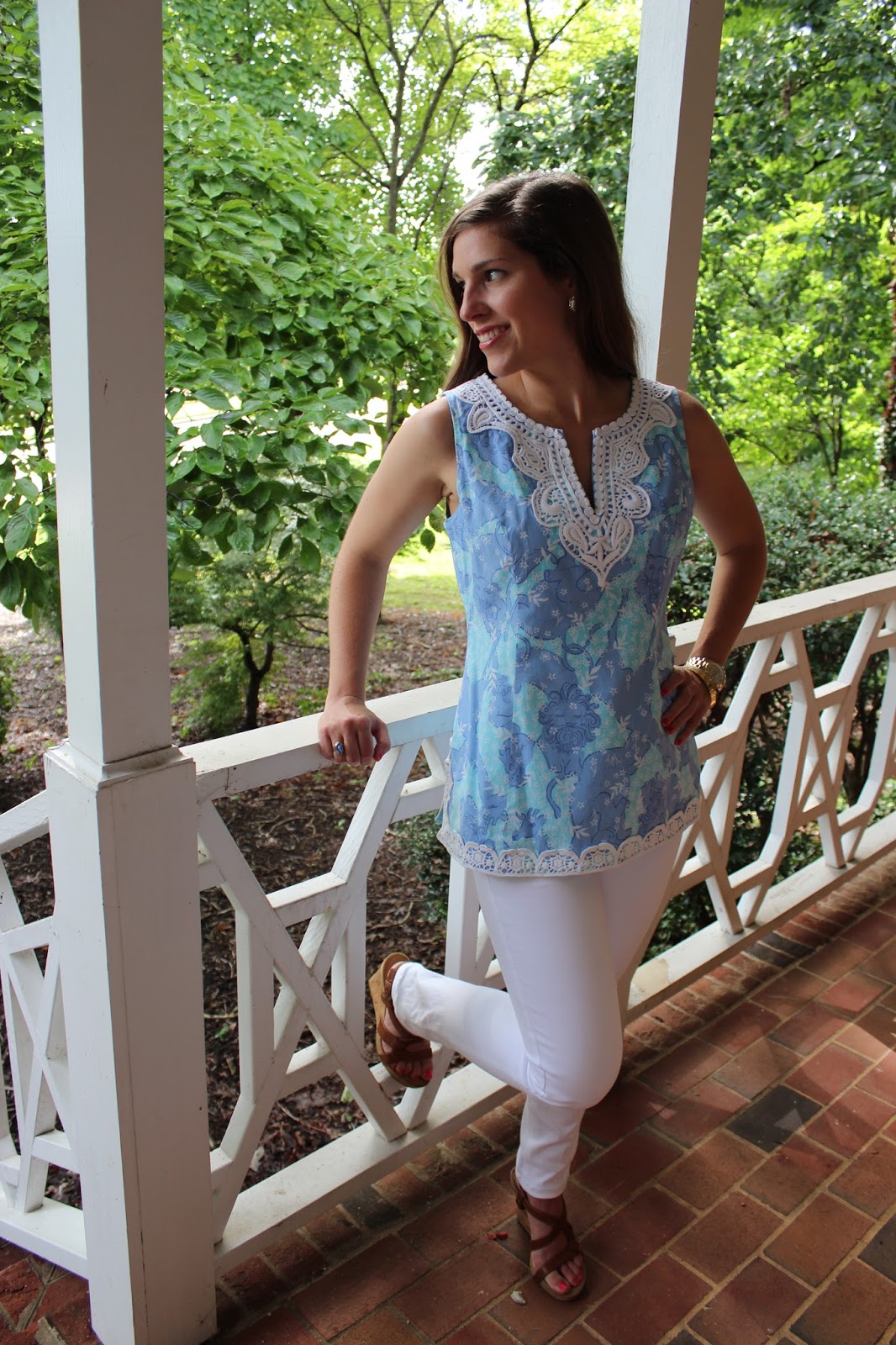 Hand Me Down Style: tunic and white jeans